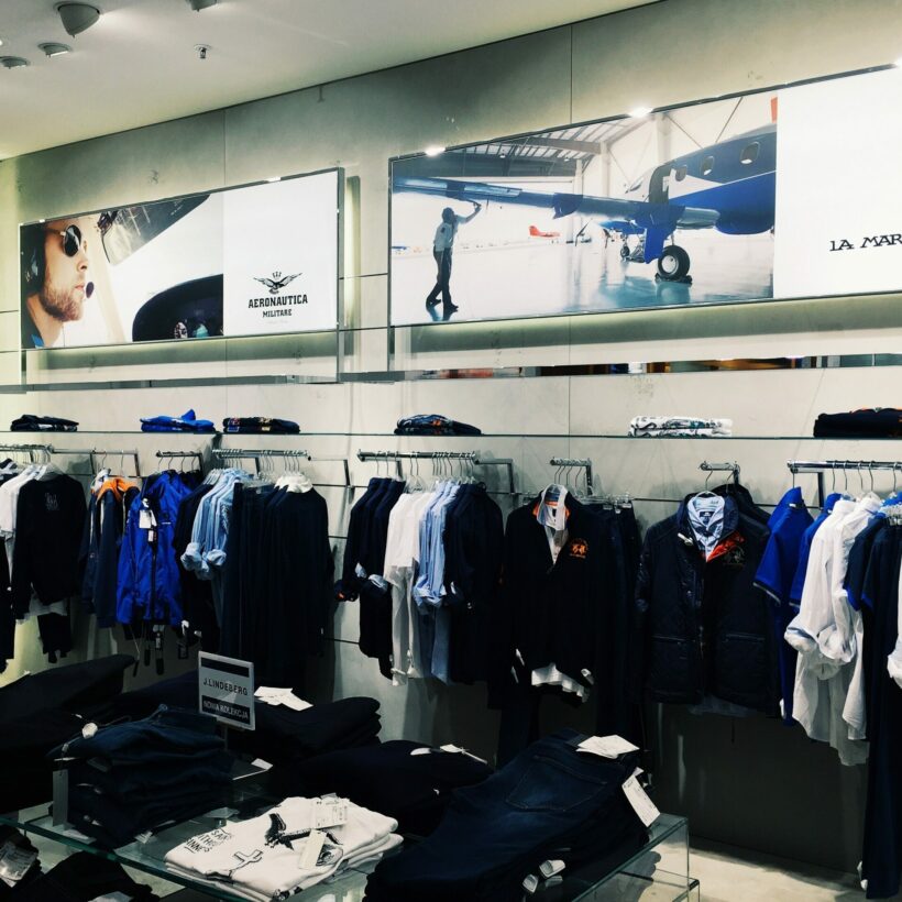 Retail Digital Signage & Touchscreen Displays | imageHOLDERS